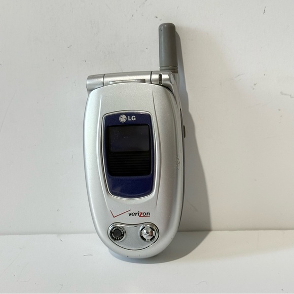 LG | Cell Phones & Accessories | Vintage Lg Gray Verizon Flip Phone ...